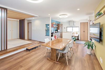 キッチン・ダイニング・リビング | 小上がりのあるリビングで 家族が語らい、くつろげる家。 | リフォーム事例1000! | Panasonic